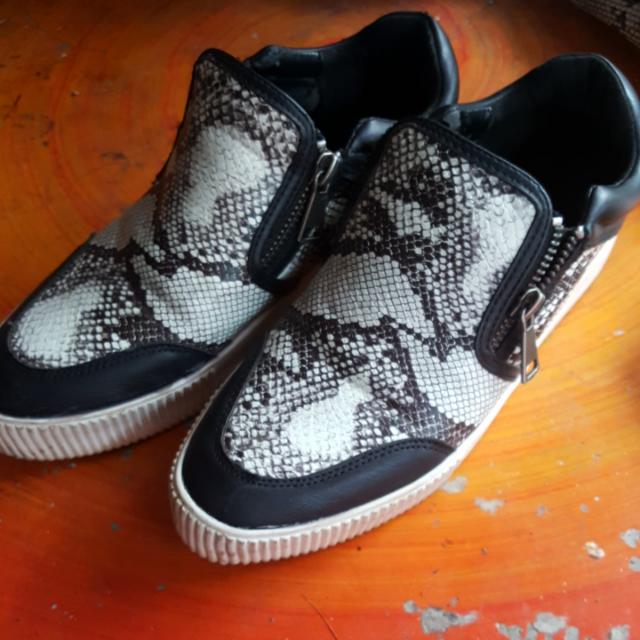 Vintage Nose Snake Skin Shoe, Women's Fashion, Footwear, Flats on Carousell