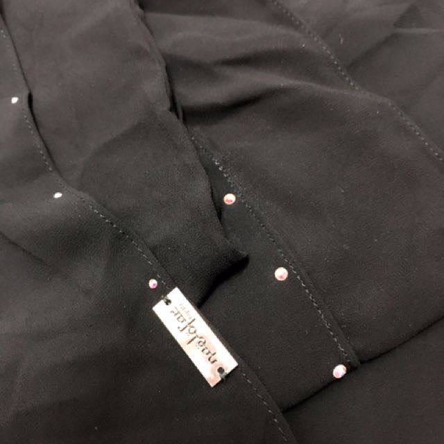 Neelofa Shawl, Women's Fashion, Muslimah Fashion, Hijabs on Carousell