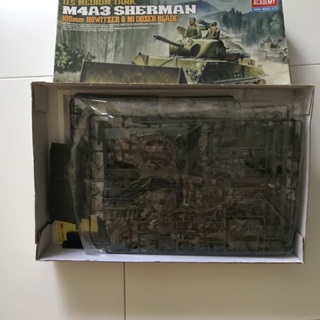 Academy 1:35 M4A3 Sherman 105 mm Howitzer With M1 Dozen Blade, Hobbies ...