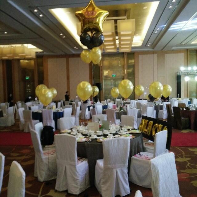 Custom Design And Decorate Your Dinner Table Balloon Decor, Design ...