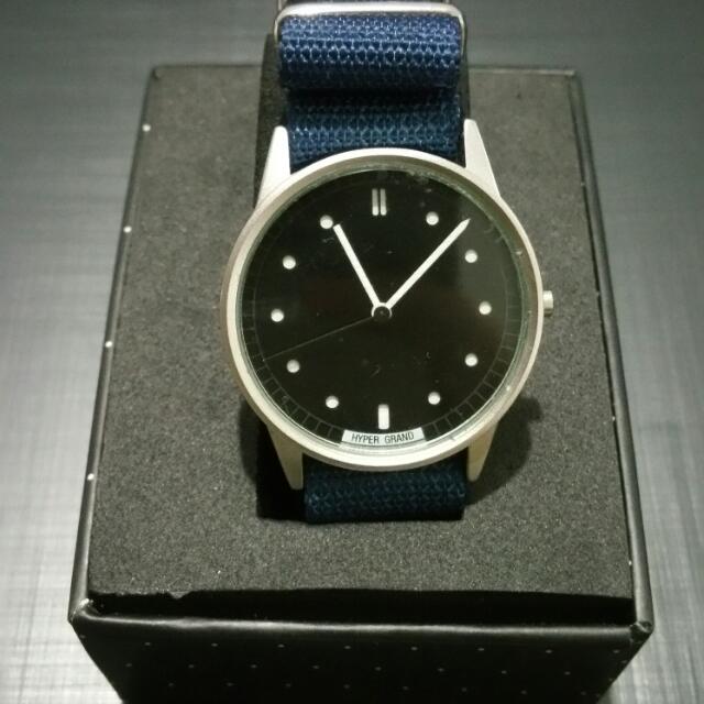 Hypergrand Raven Maverick, Men's Fashion, Activewear on Carousell