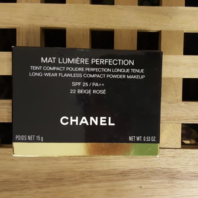 Chanel Compact Powder C/w Casing, Women's Fashion, Jewelry & Organisers ...