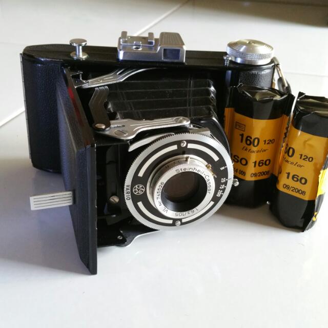 Vintage 120 medium format folding camera, Photography, Cameras on Carousell