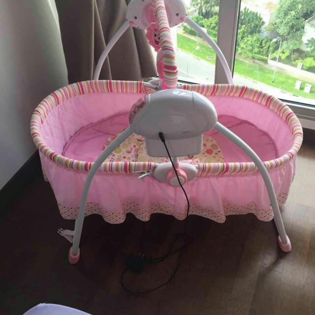 electric baby shaking bed, Babies & Kids, Infant Playtime on Carousell