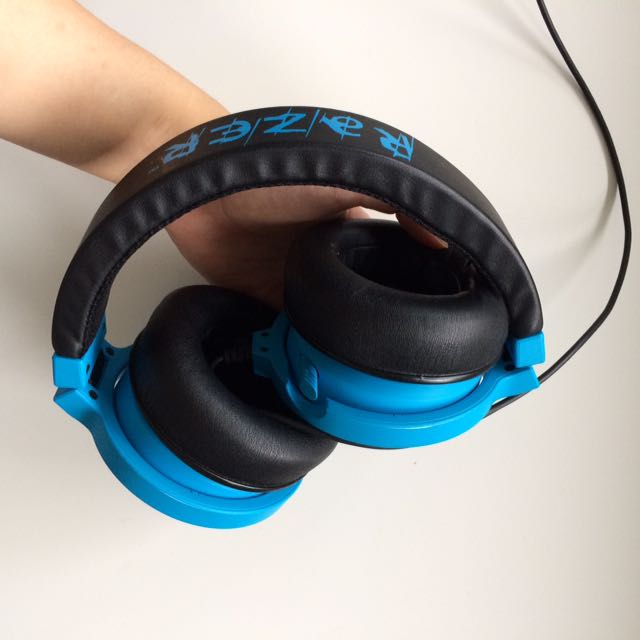 RAZER HEADPHONES IN BLUE, Audio, Headphones & Headsets on Carousell