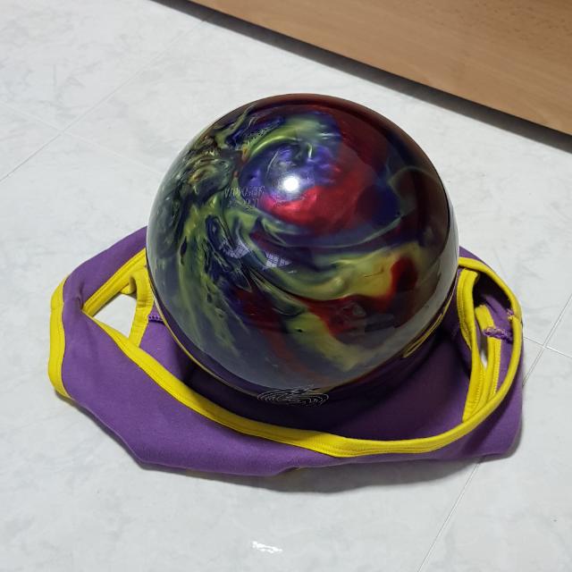 Ebonite Cyclone Curl Reactive Ball, Sports Equipment, Sports & Games ...