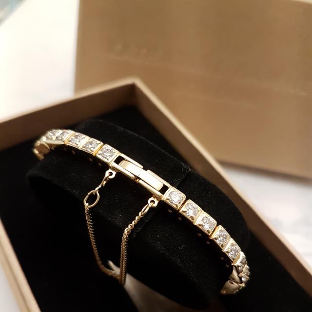 Katharine Hamnett London Classic Gold Crystal Ladies Watch, Mobile ...