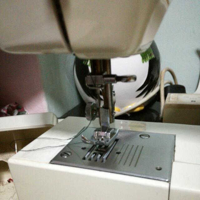 Sakura Model 9515 Sewing Machine, Hobbies & Toys, Stationery & Craft ...