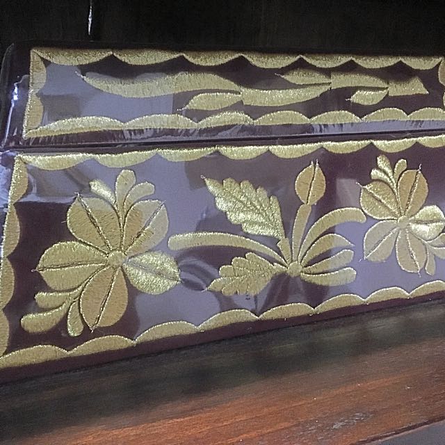 Sewa Tepak Hantaran Baldu Merah Tradisional Maroon Gold Embroidery ...