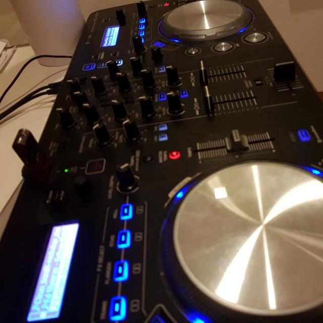Pioneer XDJ AERO For Record box And WiFi Connection Cdj Djm Together ...