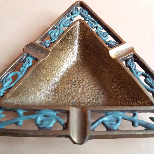 Israel Metal Triangle Ashtray, Furniture & Home Living, Home Decor ...