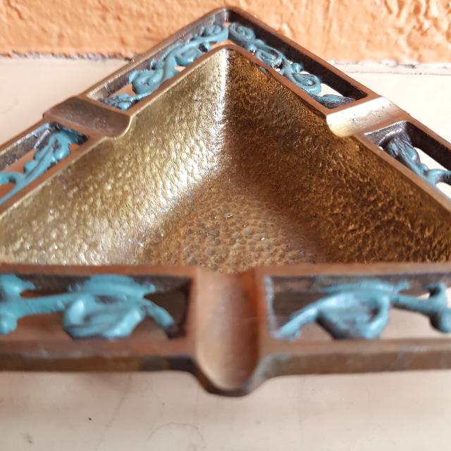 Israel Metal Triangle Ashtray, Furniture & Home Living, Home Decor ...