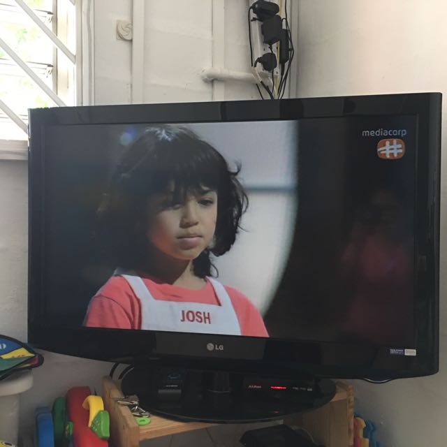 Lg 37" Lcd Tv, TV & Home Appliances, TV & Entertainment, TV on Carousell