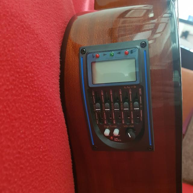 Yamaha Acoustic Guitar With Built-In Tuner (Electric Box), Hobbies ...