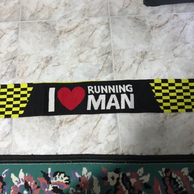 Running Man Banner Shawl, Hobbies & Toys, Memorabilia & Collectibles ...