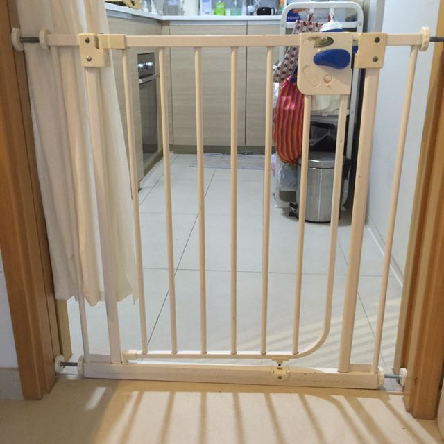 Lucky Baby Gate, Babies & Kids, Babies & Kids Fashion on Carousell
