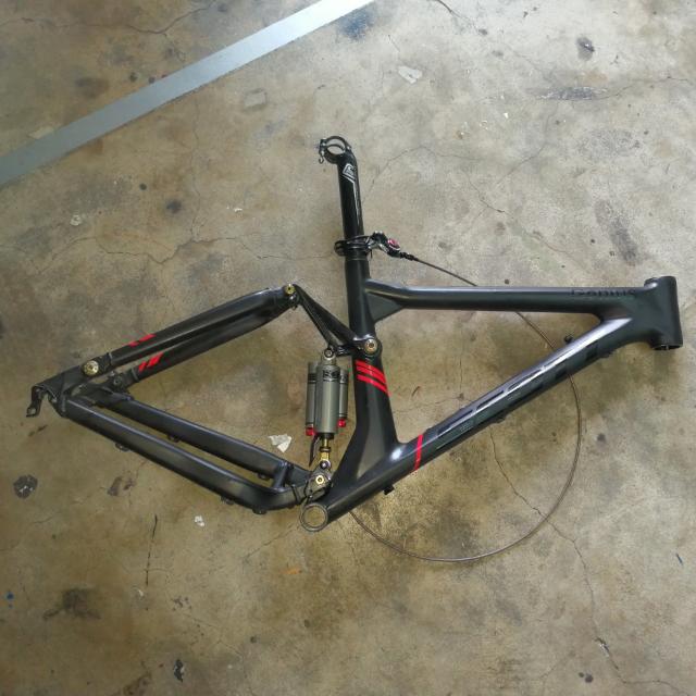 Scott genius 30 carbon Frame, Sports Equipment, Bicycles & Parts ...