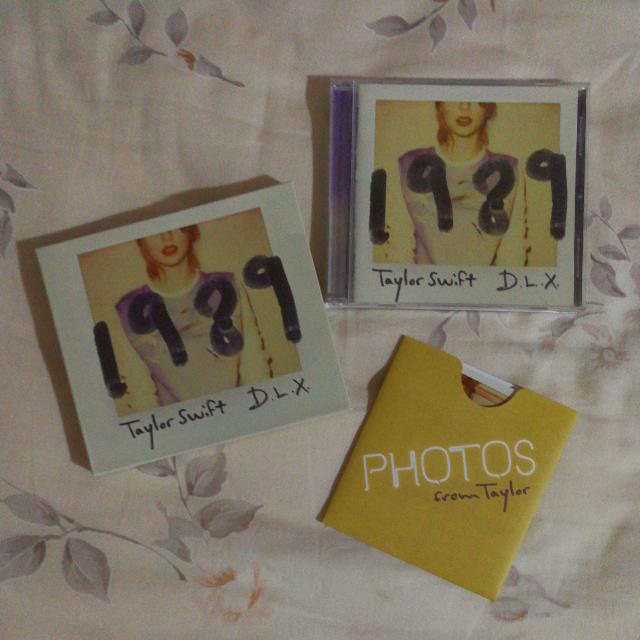 Taylor Swift 1989 Deluxe Album W Polaroids, Hobbies & Toys, Music ...
