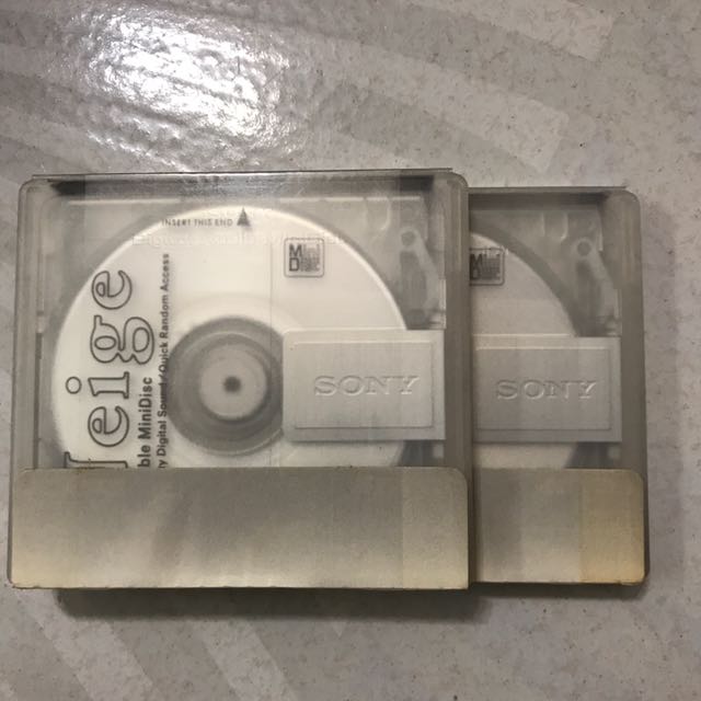 Sony Md Mini Disc X 2, 興趣及遊戲, 收藏品及紀念品, 明星周邊 - Carousell