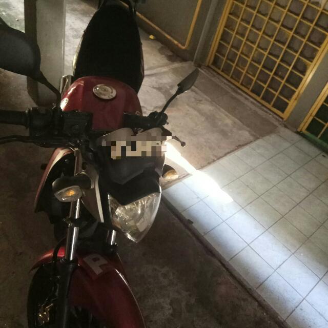Yamaha Fz150 Merah, Motorbikes on Carousell
