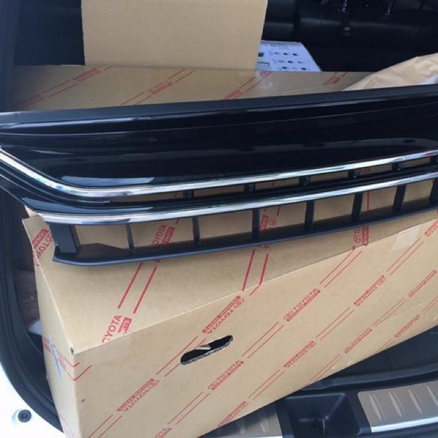 Toyota Harrier GS Front grill (ZSU60), Car Accessories on Carousell