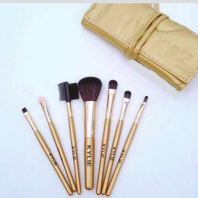 Brush Set Kyie, Beauty & Personal Care, Face, Makeup on Carousell