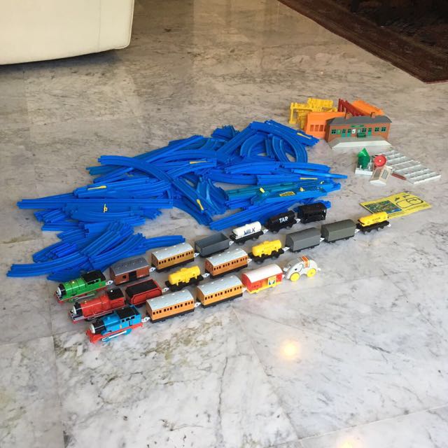Thomas Train Set - More Than 100 Pieces!, Hobbies & Toys, Toys & Games ...