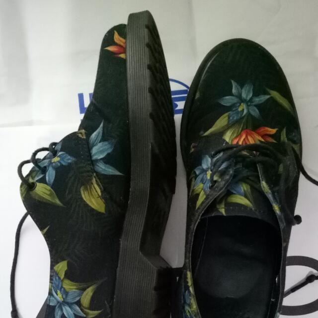 Dr. Martens LESTER, Women's Fashion, Footwear, Boots on Carousell