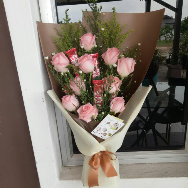 Fresh Flower With Kit Kat Bouquet, Everything Else, Others on Carousell