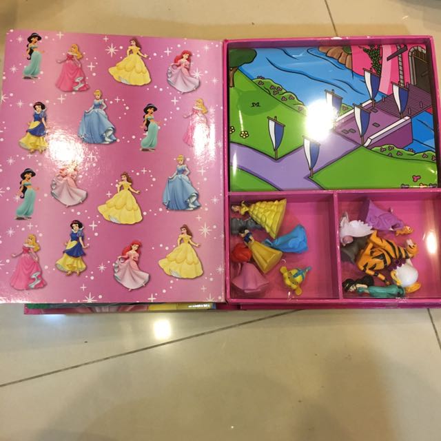 Disney Pretty princess Busy book, Hobbies & Toys, Books & Magazines ...