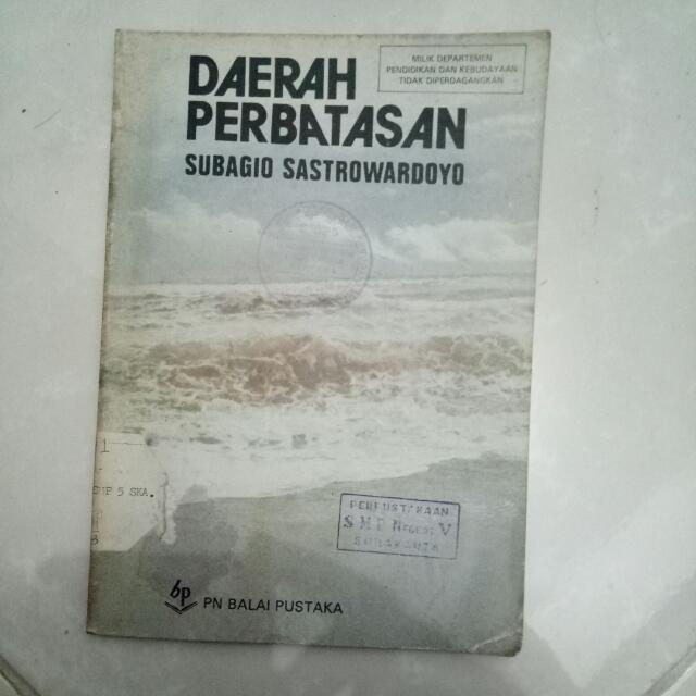 Buku Puisi Daerah Perbatasan Subagio Sastrowardoyo, Buku & Alat Tulis ...