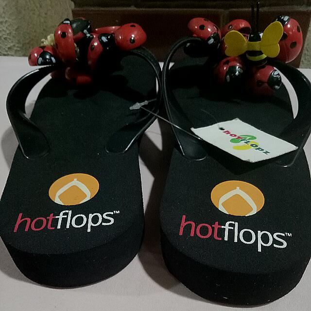 Hotflops, Women's Fashion, Footwear, Slippers and slides on Carousell