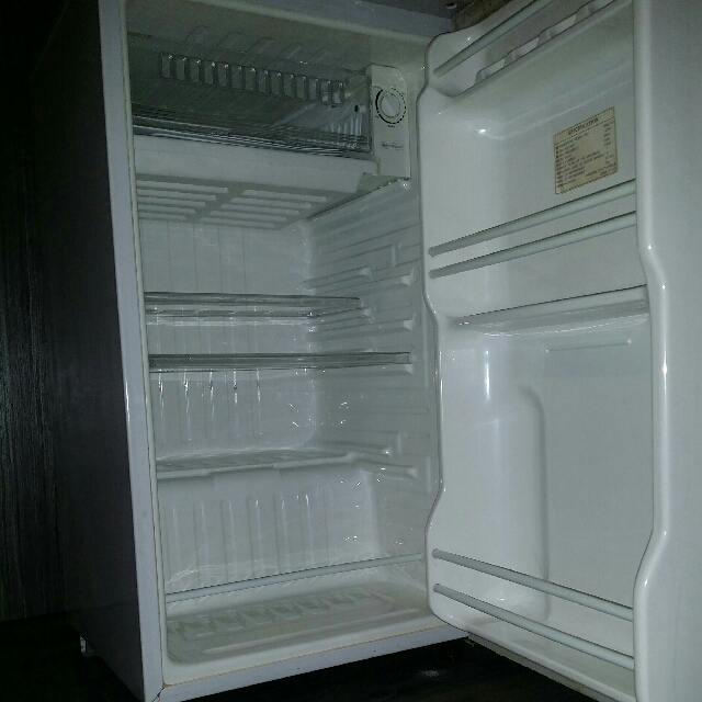 Samsung 1 Door Fridge - 110 litre, TV & Home Appliances, Kitchen ...