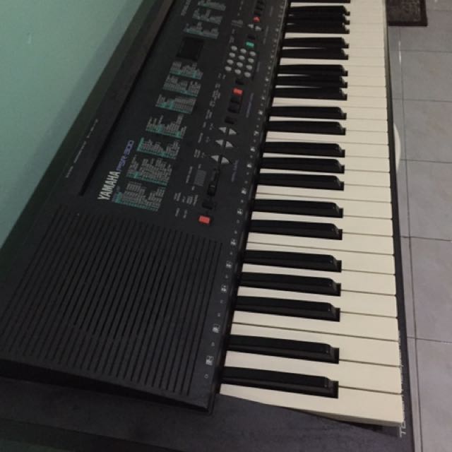 Yamaha PSR 300, Hobbies & Toys, Music & Media, CDs & DVDs on Carousell