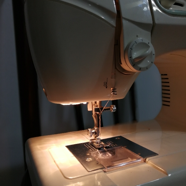SINGER Carina Electric Sewing Machine, Furniture & Home Living ...