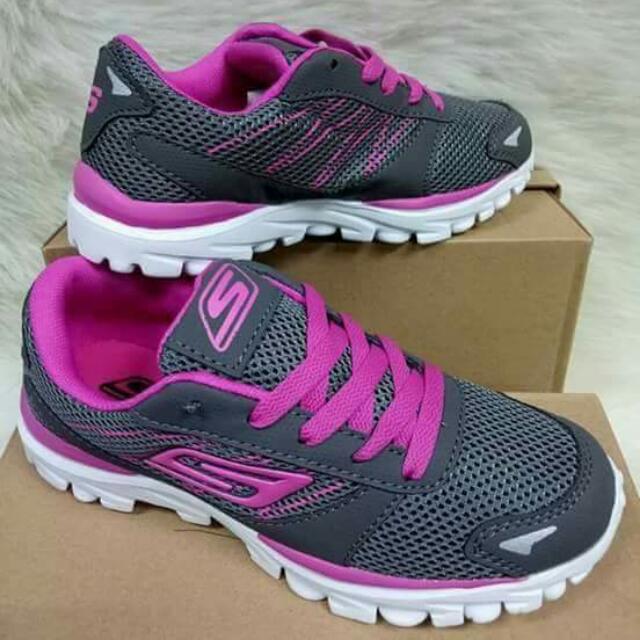 Skechers, Women's Fashion, Footwear, Sneakers on Carousell