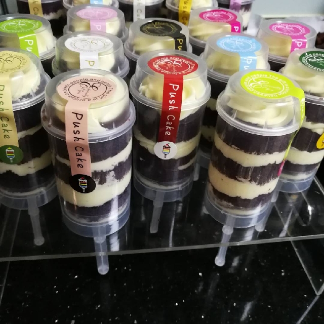 Red Velvet Push Pop Cake, Food & Drinks, Homemade Bakes on Carousell