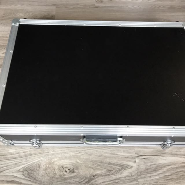 Hard Casing With Pedalboard (Pedaltrain-size), Hobbies & Toys, Music ...