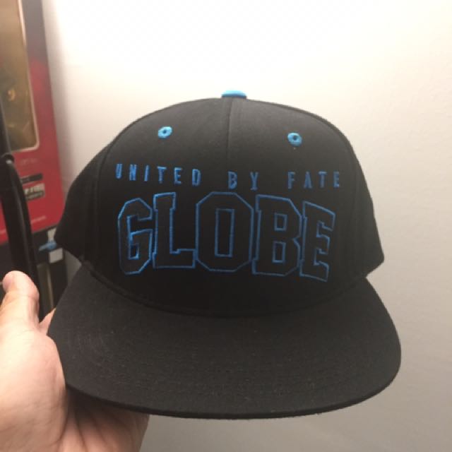 globe snapback, Men's Fashion, Watches & Accessories, Cap & Hats on Carousell