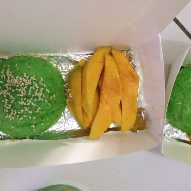 Mango sticky rice & Seblak ceker, Makanan & Minuman, Kue-kue di Carousell
