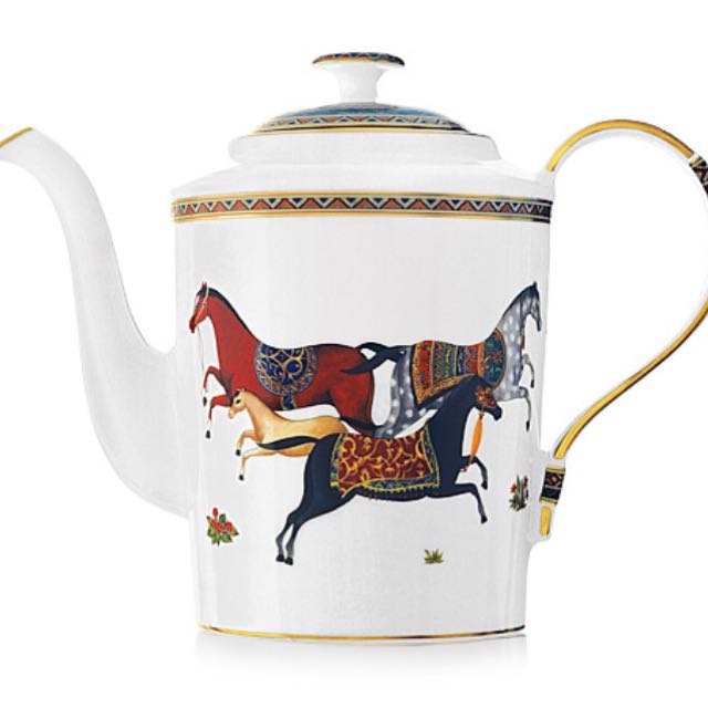 [New] Hermes Pot with Cups & Saucers, 傢俬＆家居, 廚具和餐具, 茶具配件 - Carousell
