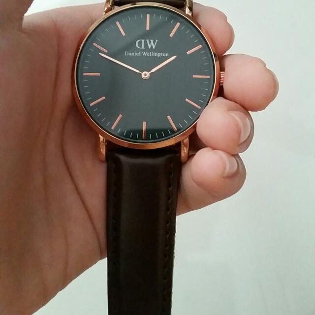 DW watch, Men's Fashion, Watches & Accessories, Watches on Carousell