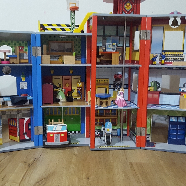 Fireman Playhouse, Hobbies & Toys, Toys & Games on Carousell