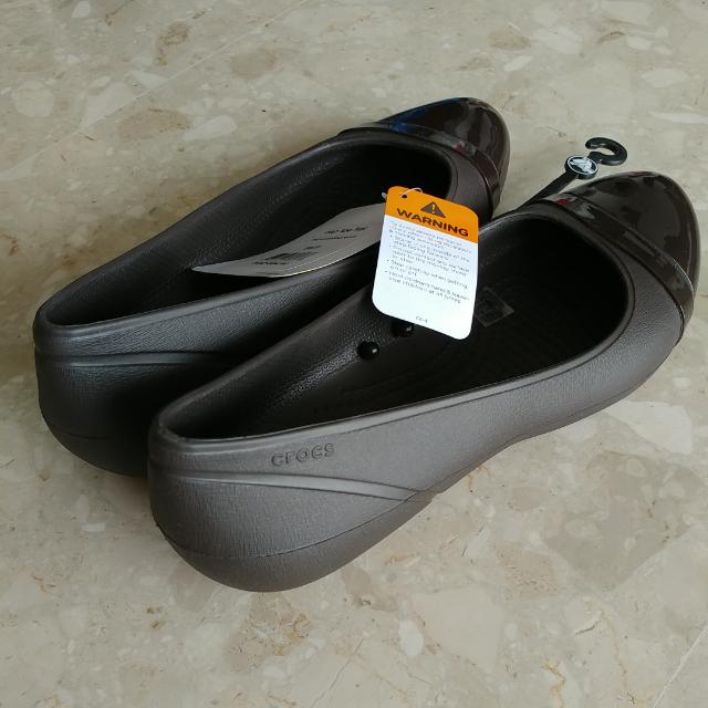 Crocs Cap Toe Flat, Women's Fashion, Footwear, Flipflops and Slides on ...