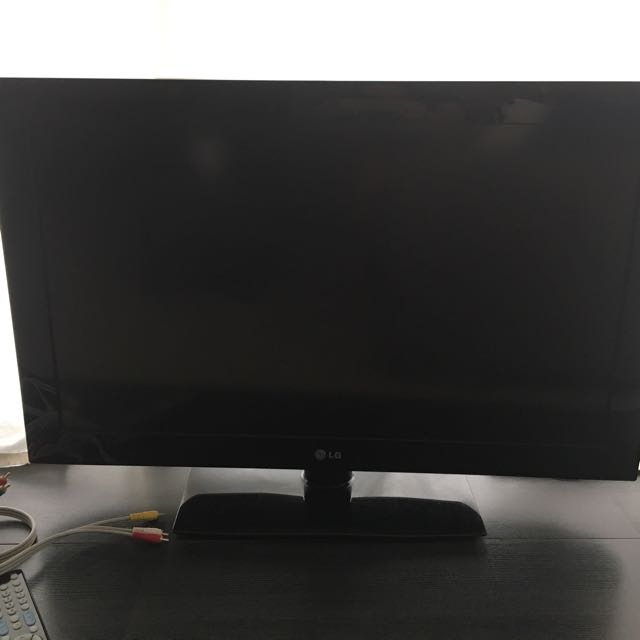 LG 32" TV (32LD450), TV & Home Appliances, TV & Entertainment, TV on ...