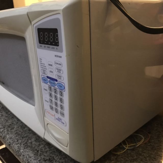 Magic Chef MCB780W Microwave Oven on Carousell