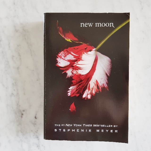 New Moon storybook - The Twilight Saga (by Stephenie Meyer), Hobbies ...