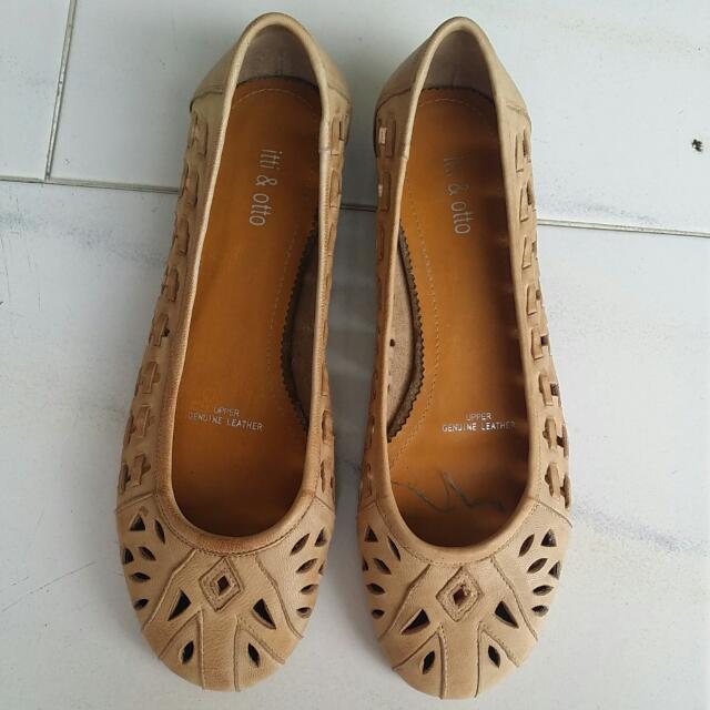 Itti & Otto Brown Shoes, Women's Fashion, Footwear, Flats on Carousell