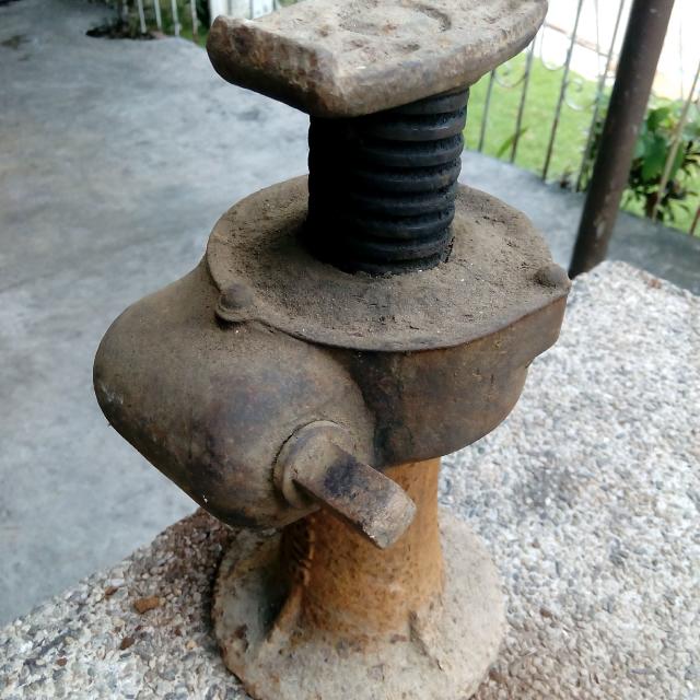 VINTAGE ANTIQUE OLD BILSTEIN CAR JACK, Hobbies & Toys, Memorabilia ...