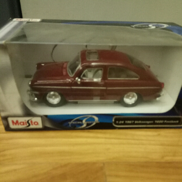 Maisto 1967 VW Volkswagen 1600 Fastback 1:24 Diecast Model Car Red ...